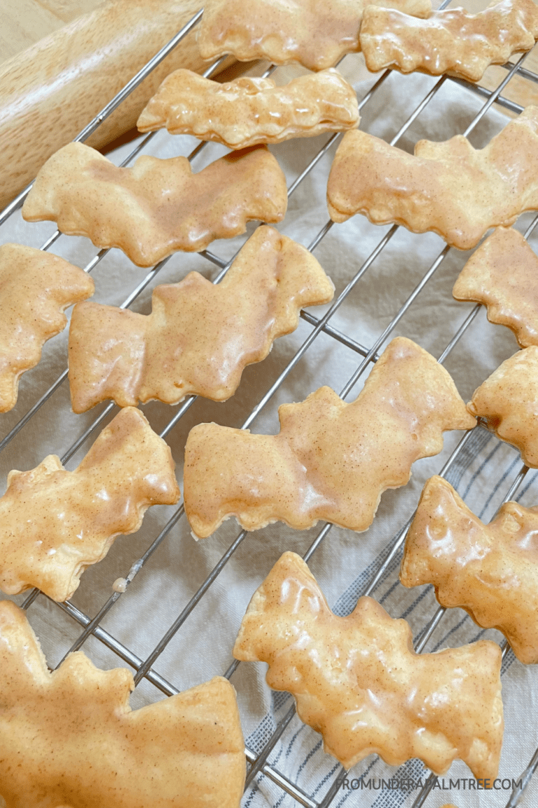Must-Try 3 Ingredient Halloween Bat Cookies > From Under a Palm Tree
